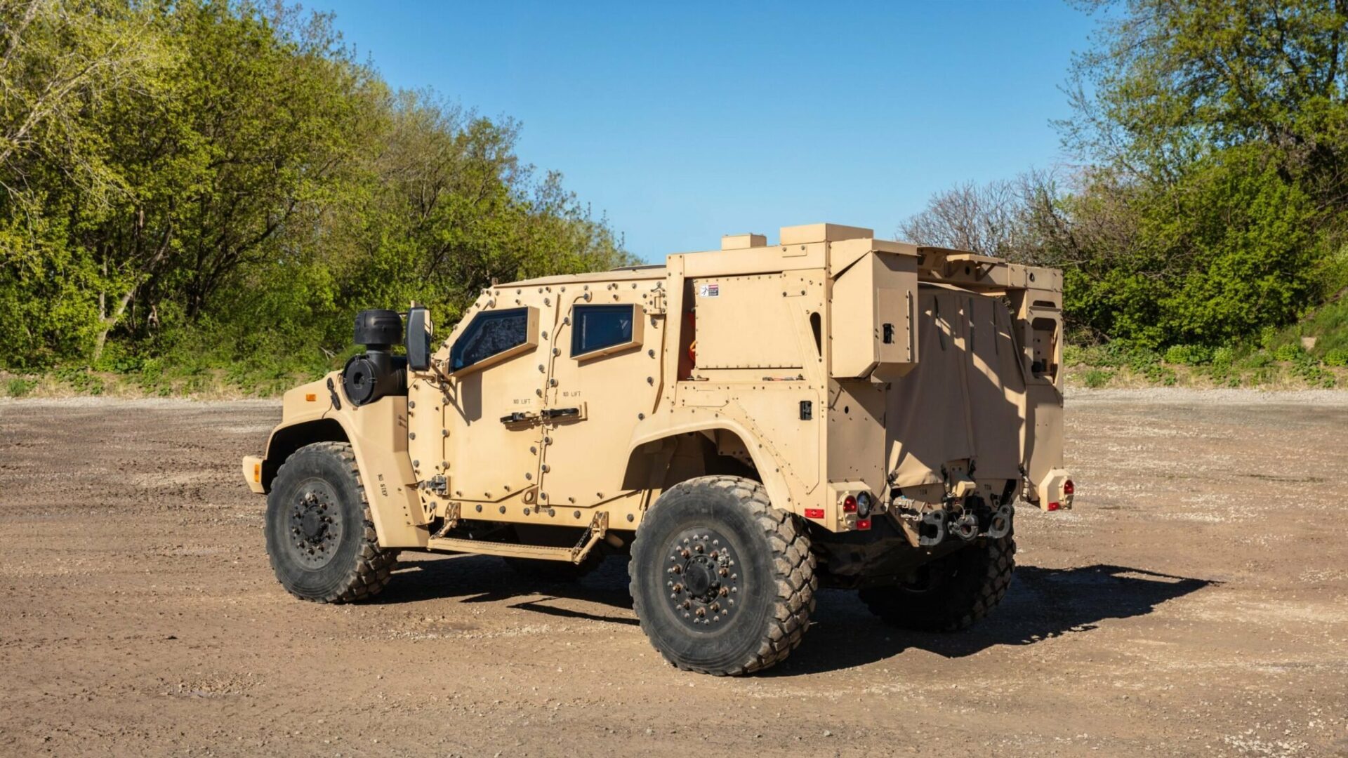 OSHKOSH ofrece la versión híbrida del Joint Light Tactical Vehicle ...